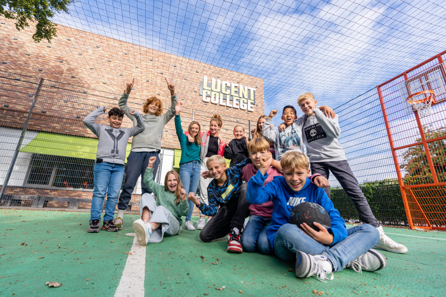 HET LUCENT COLLEGE LAAT JE STRALEN! - Lucent College :Lucent College